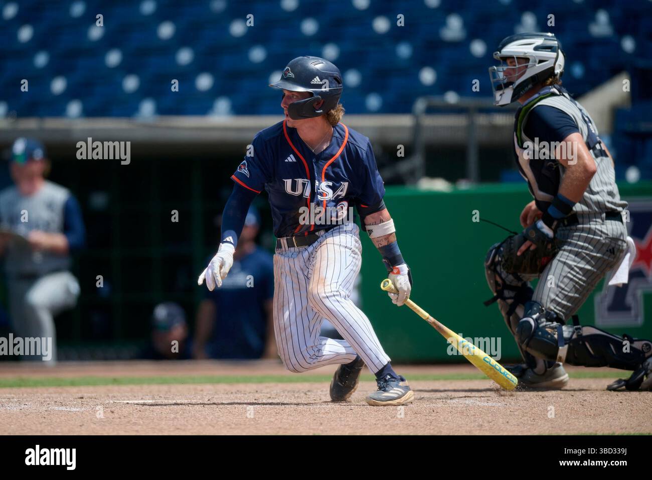 UTSA Roadrunners Mason Lytle (3) bats during an American Athletic ...
