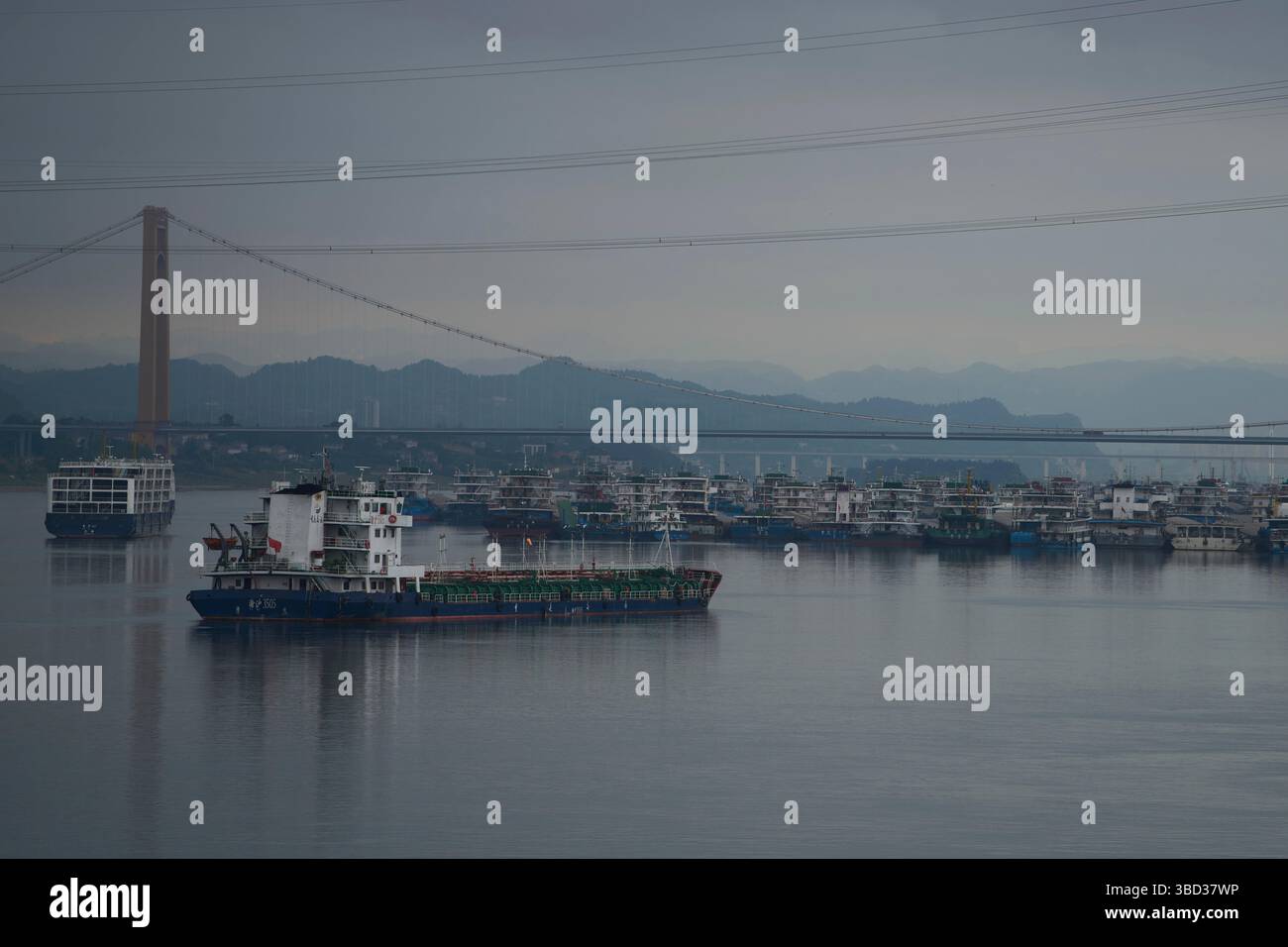 Vessels line up on the Yangtze River to cross the Gezhouba Dam in ...