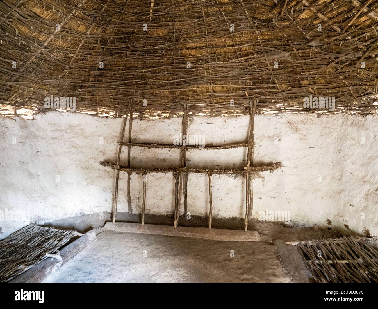 A reconstructed stone age hut at Stonehenge, in Wiltshire, UK Stock ...