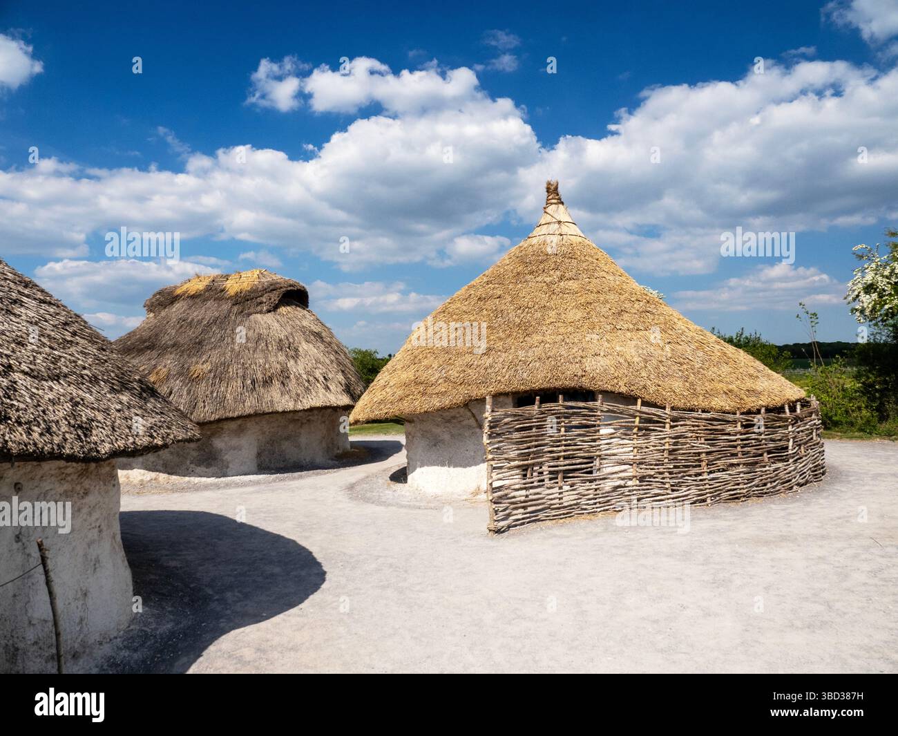 A reconstructed stone age hut at Stonehenge, in Wiltshire, UK Stock ...