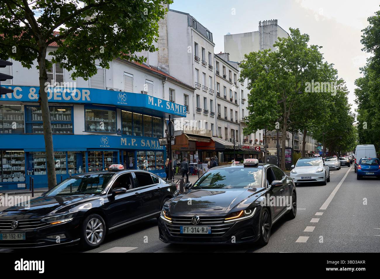 Paris, France. 22nd May, 2025. Fourth day of protests by taxi drivers ...