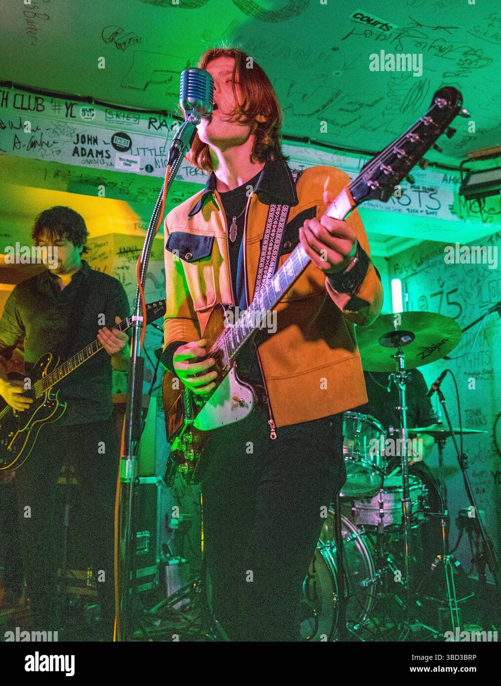 Toby Lee performing at Also Known As banbury Stock Photo - Alamy