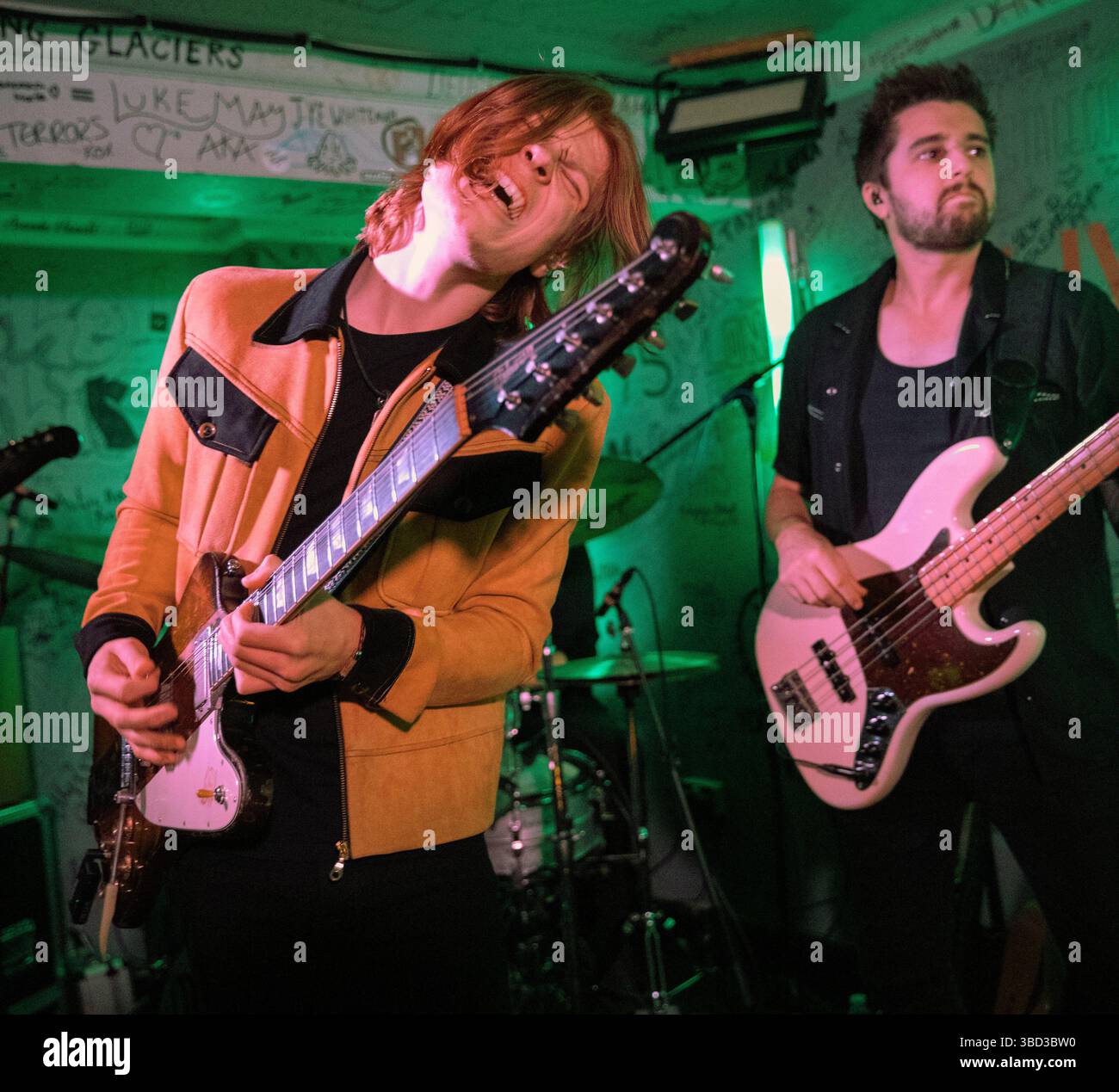 Toby Lee performing at Also Known As banbury Stock Photo - Alamy