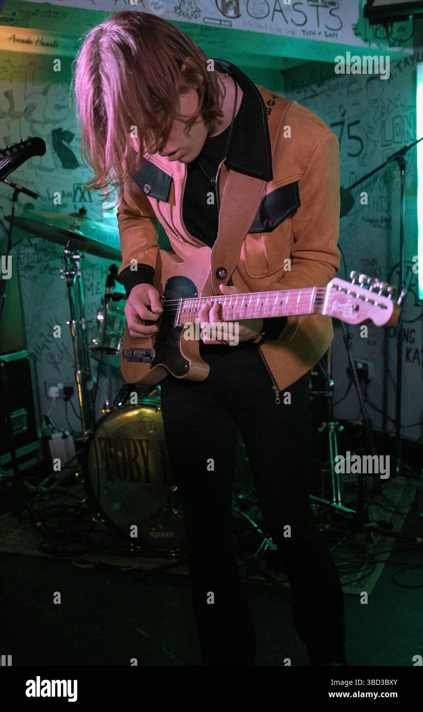 Toby Lee performing at Also Known As banbury Stock Photo - Alamy