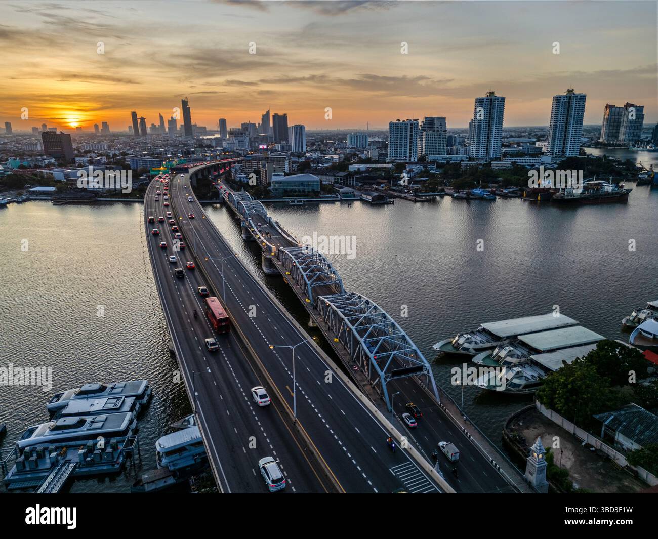 Aerial view of Rama III Bridge and the Krungthep Bridge cross over Chao ...