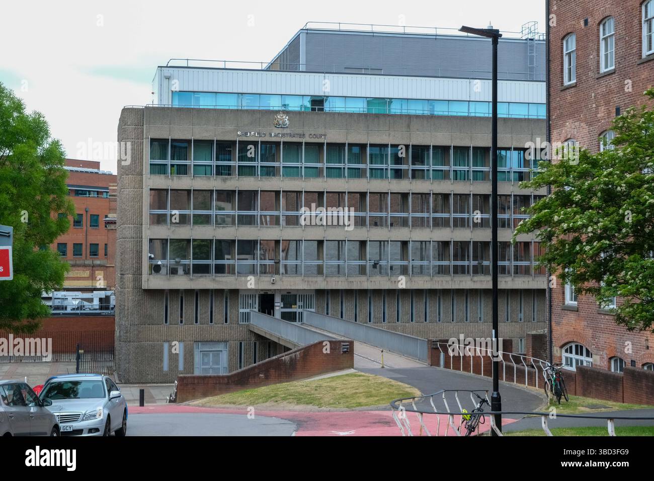 Sheffield Magistrates Court Stock Photo - Alamy