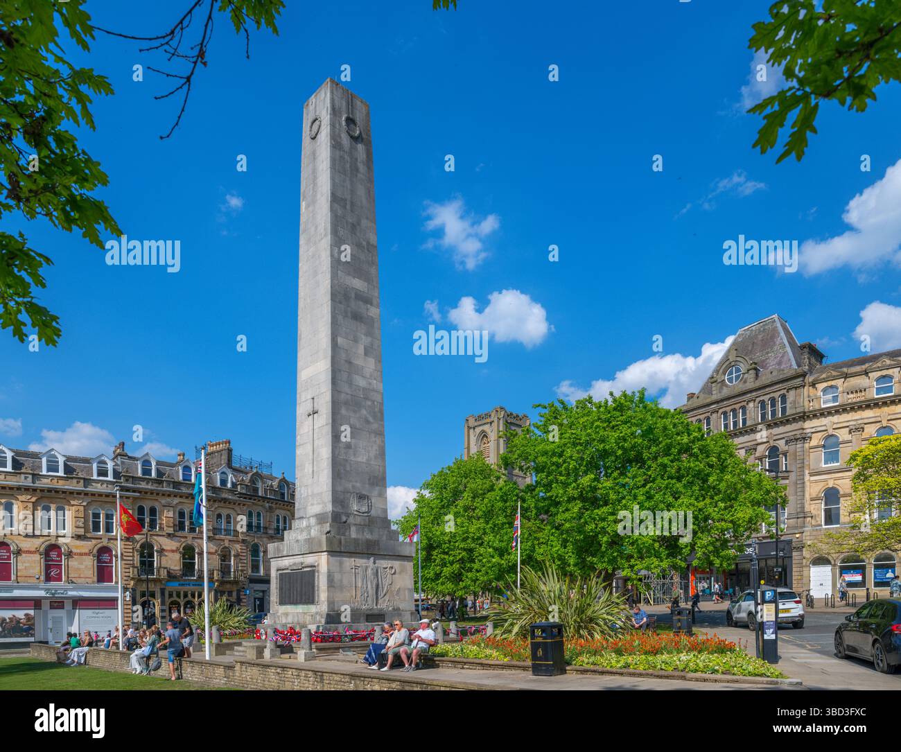 English town centre harrogate hi-res stock photography and images - Alamy