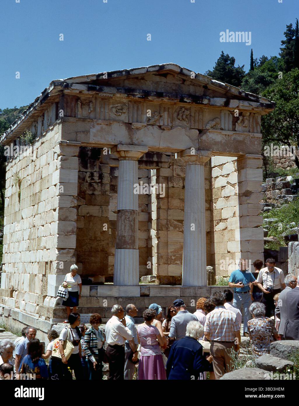 Tourists in 1976 ancient hi-res stock photography and images - Alamy