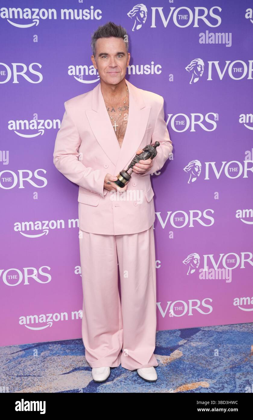 Robbie Williams, winner of the Icon Award, poses in the winners' room ...