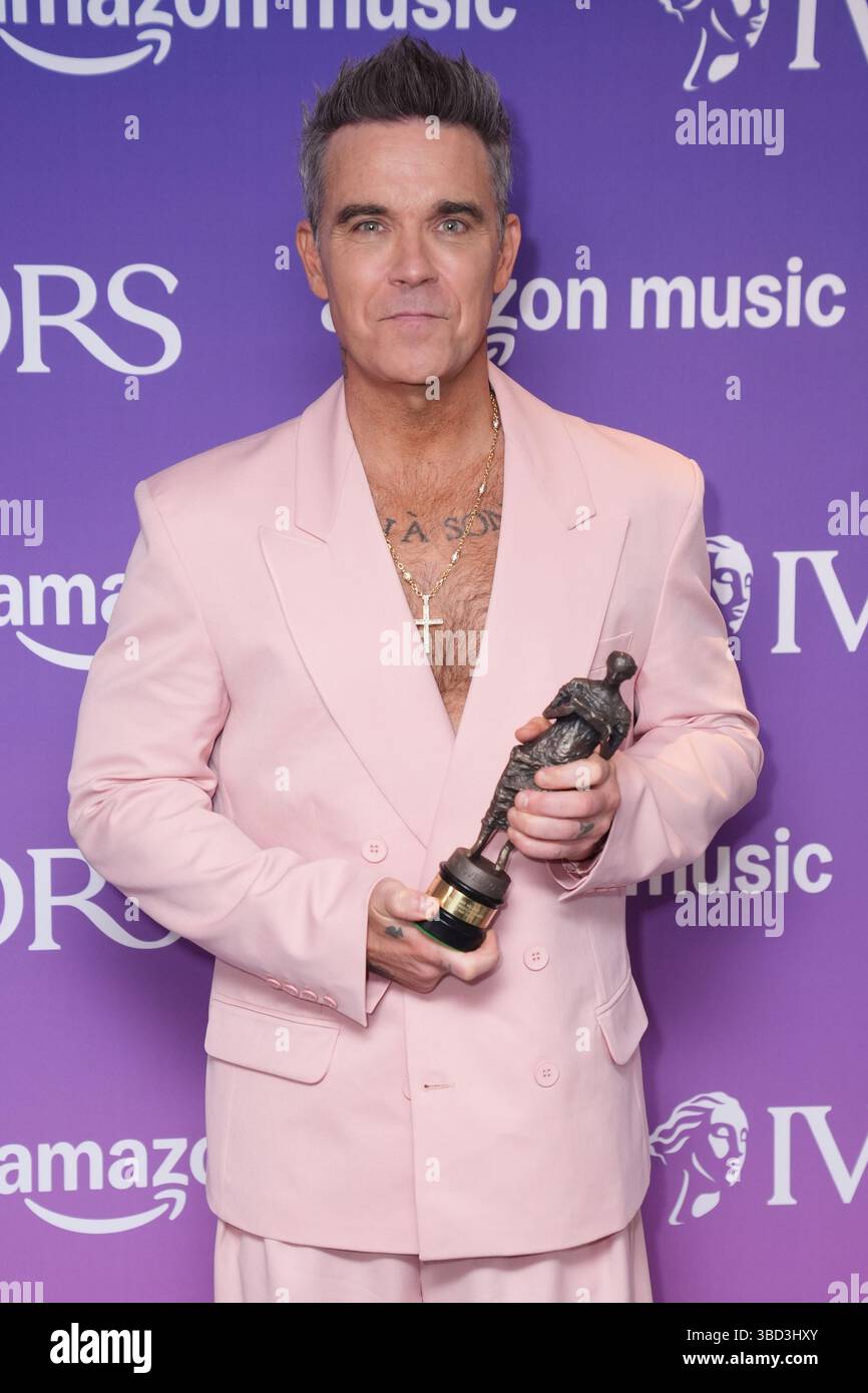 Robbie Williams, winner of the Icon Award, poses in the winners' room ...