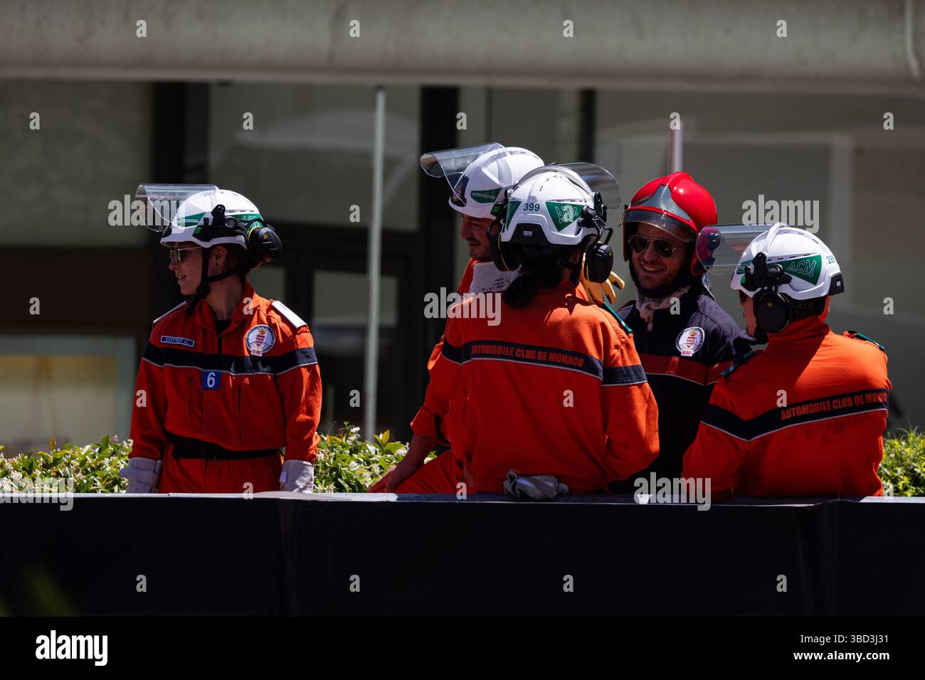 marshall, commissaire de piste, marshal, marshalls, marshals during the ...