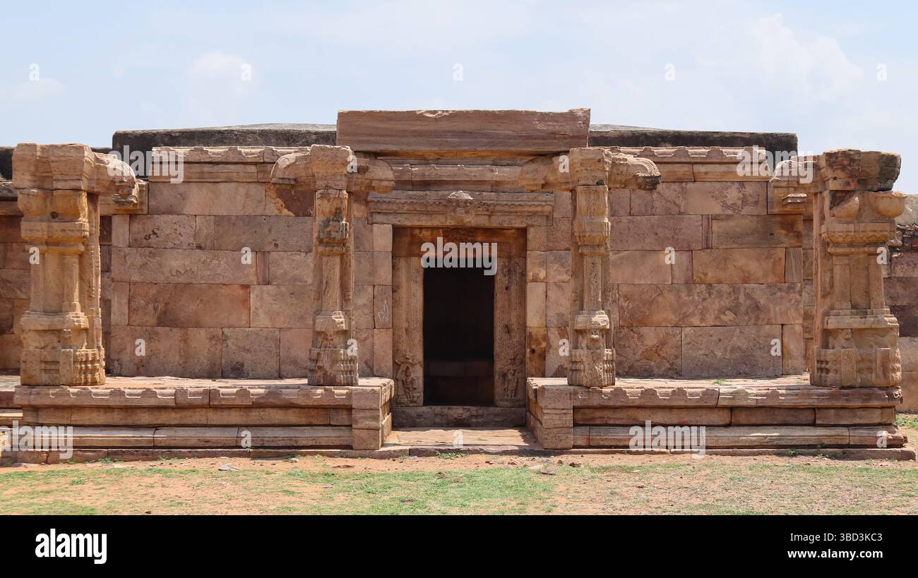 Beautifully Carved Elephant Sculpture Out Side of Vijayanagara Style ...