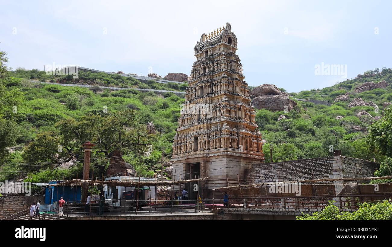Main Entrance and Gopuram of Sri Yaganti Uma Maheswara Temple, the 15th ...