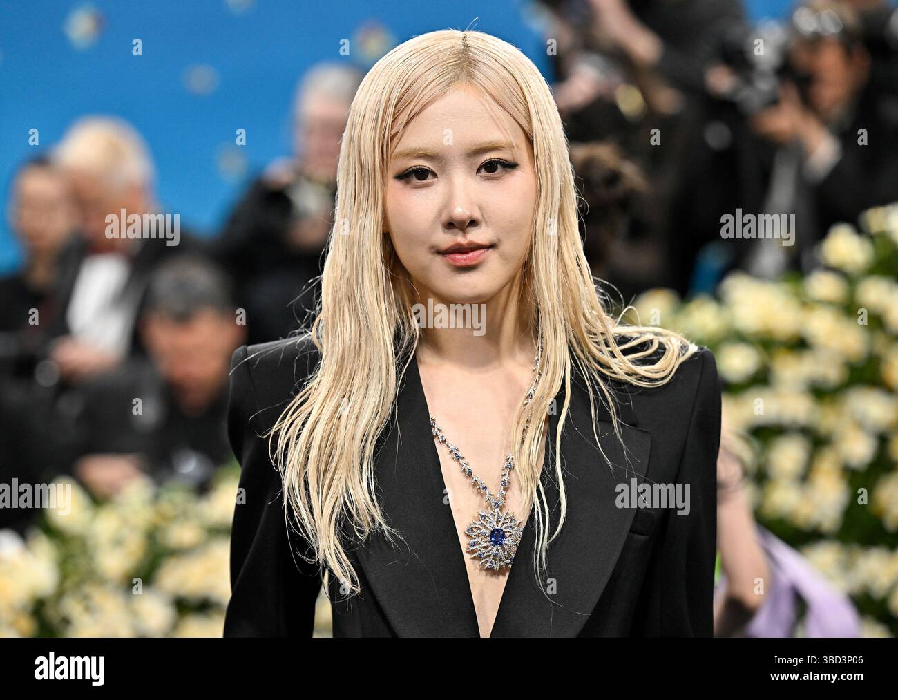 Roseanne Park (aka Rosé) attends The Metropolitan Museum of Art's ...