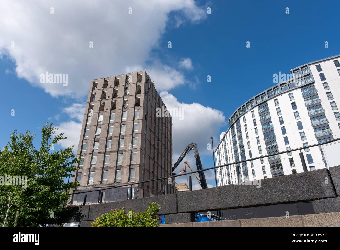 The Premier Inn being demolished in Bristol (May25 Stock Photo - Alamy