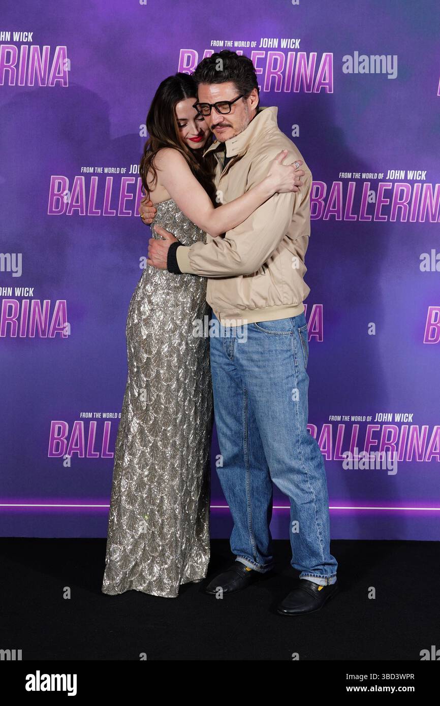 Ana de Armas and Pedro Pascal (right) attending the world premiere of ...
