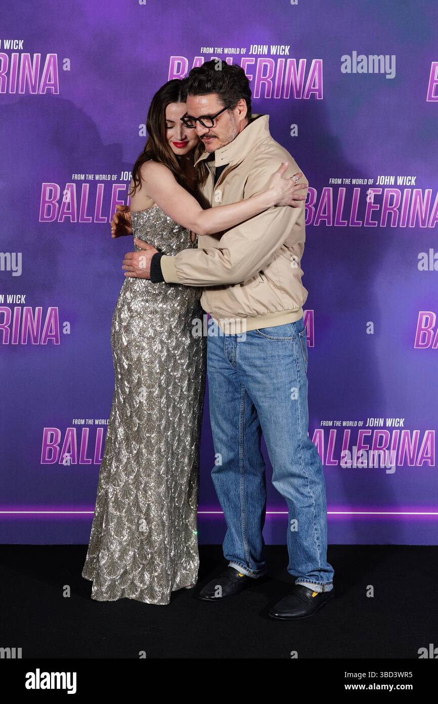 Ana de Armas and Pedro Pascal (right) attending the world premiere of ...