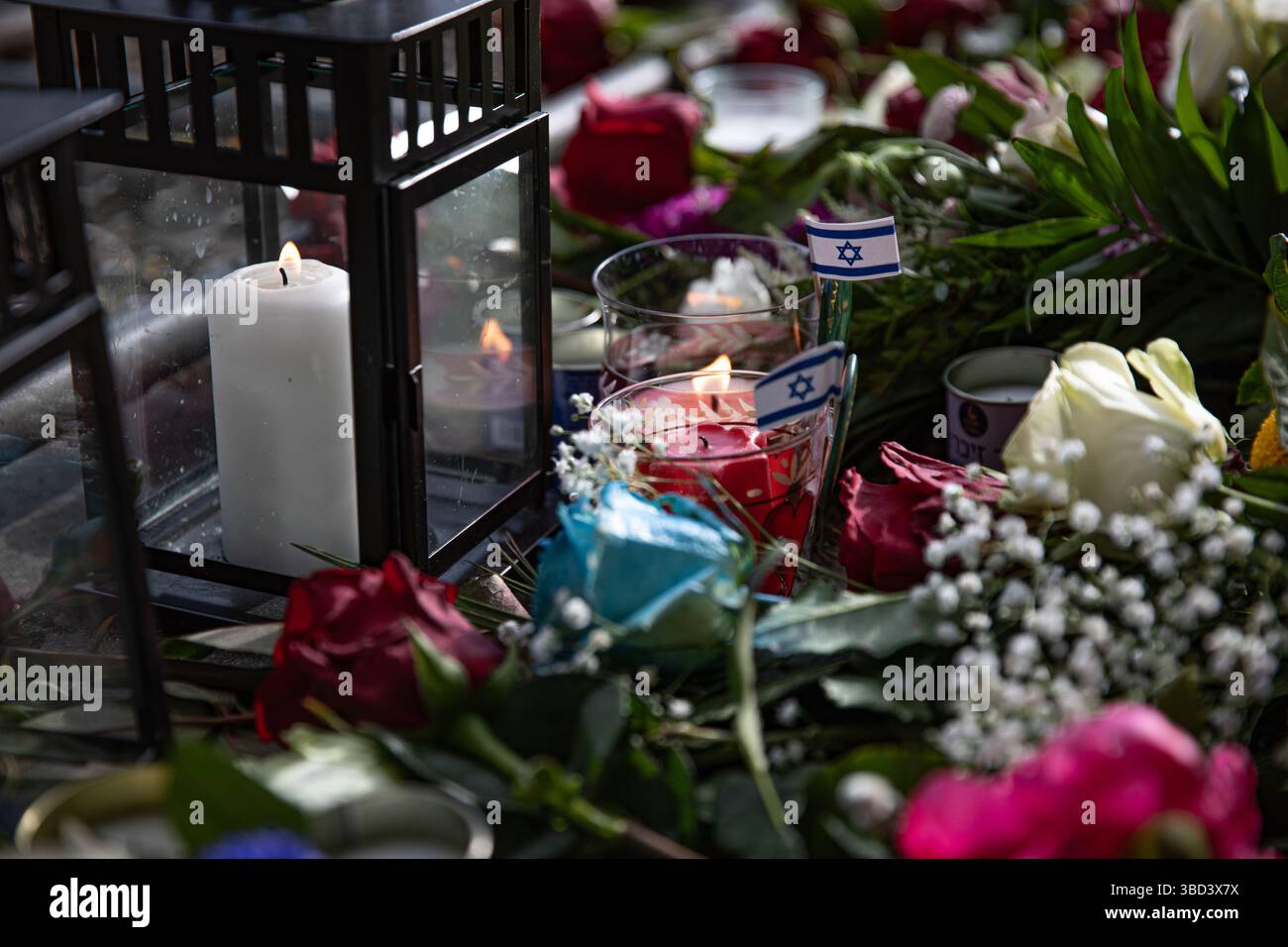 Berlin, Berlin, Germany. 22nd May, 2025. Dozens gathered outside the ...