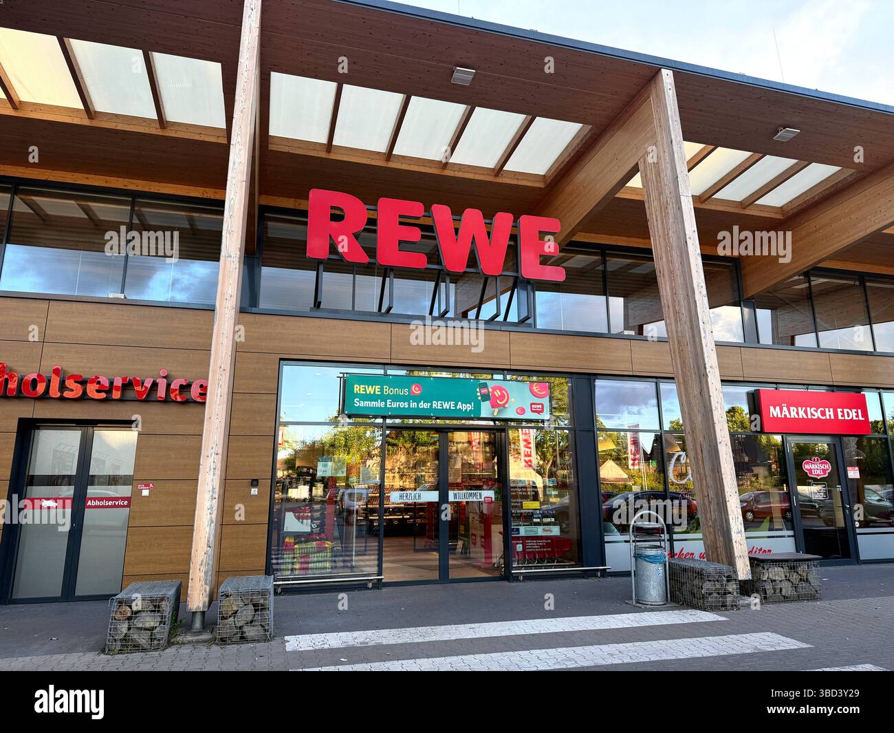 Eingang REWE Markt *** REWE market entrance Copyright: xmix1x Stock ...