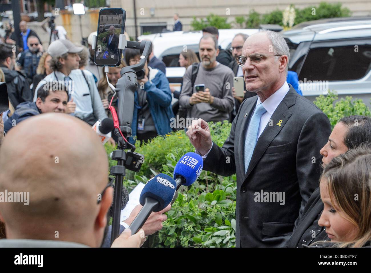 Israeli Ambassador to the U.S. Yechiel Leiter, center, talks with ...