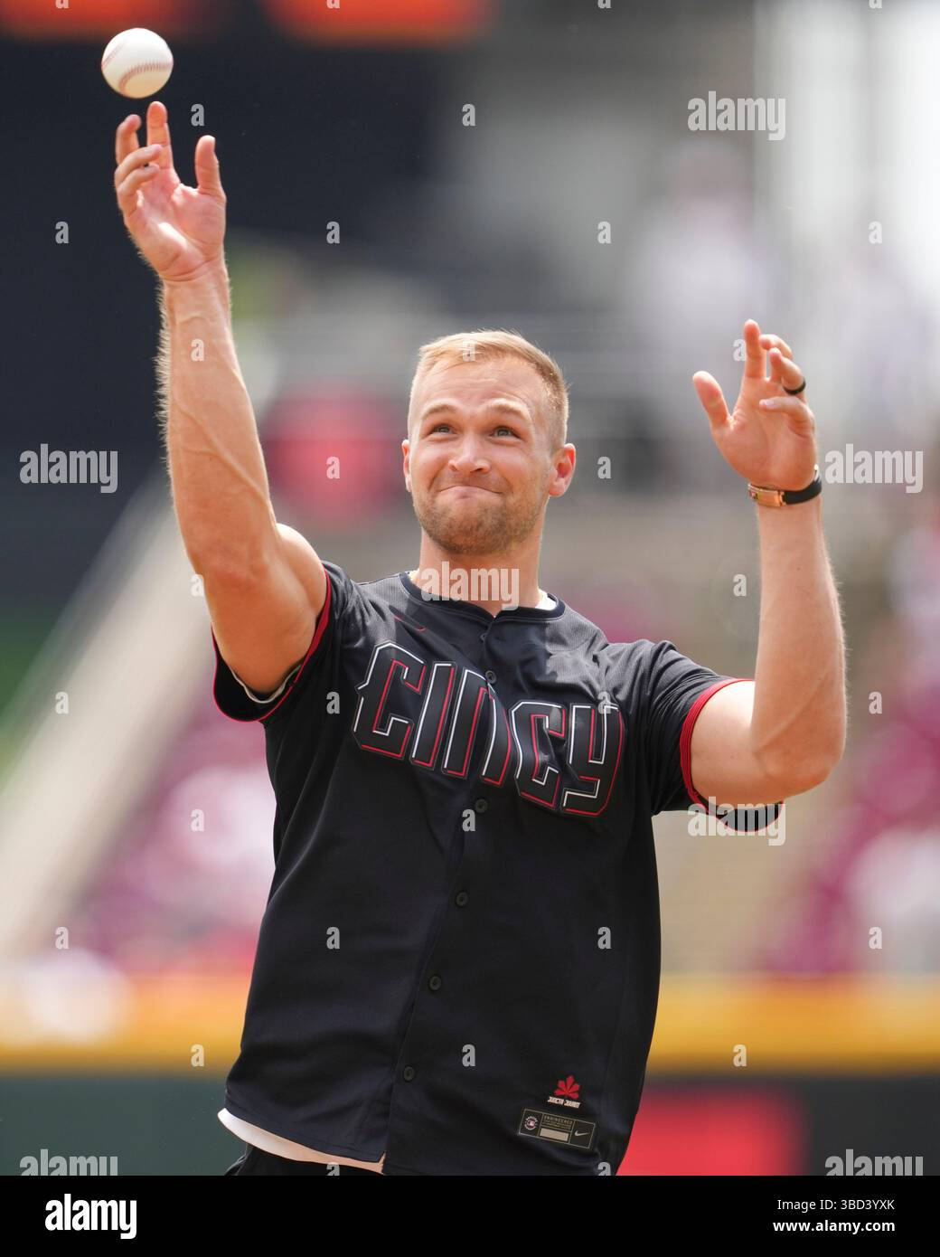 Cincinnati Bengals' Mike Gesicki throws the first pitch prior to a ...