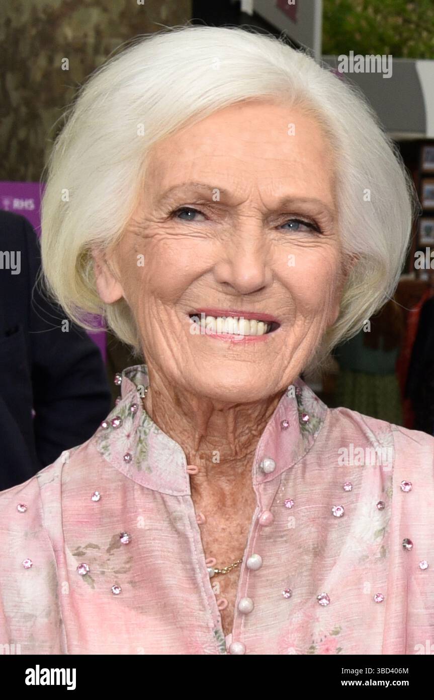 19 May 2025. London, UK. Mary Berry at the 2025 RHS Chelsea Flower Show ...
