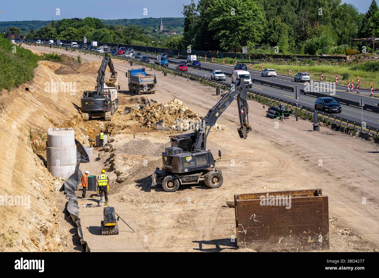 Motorway construction site, work on the six-lane expansion of the B 1 ...