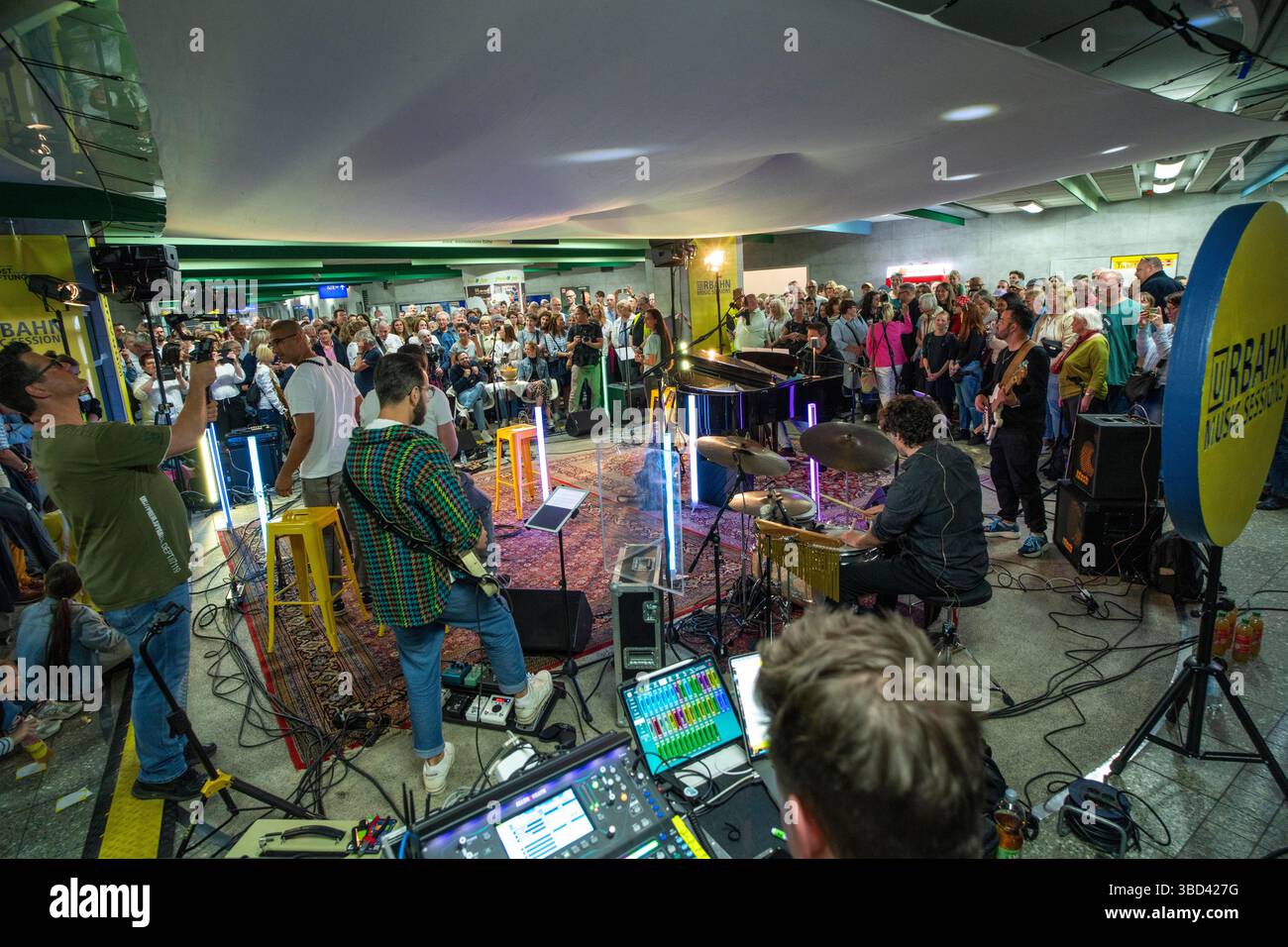Urbahn music sessions hi-res stock photography and images - Alamy