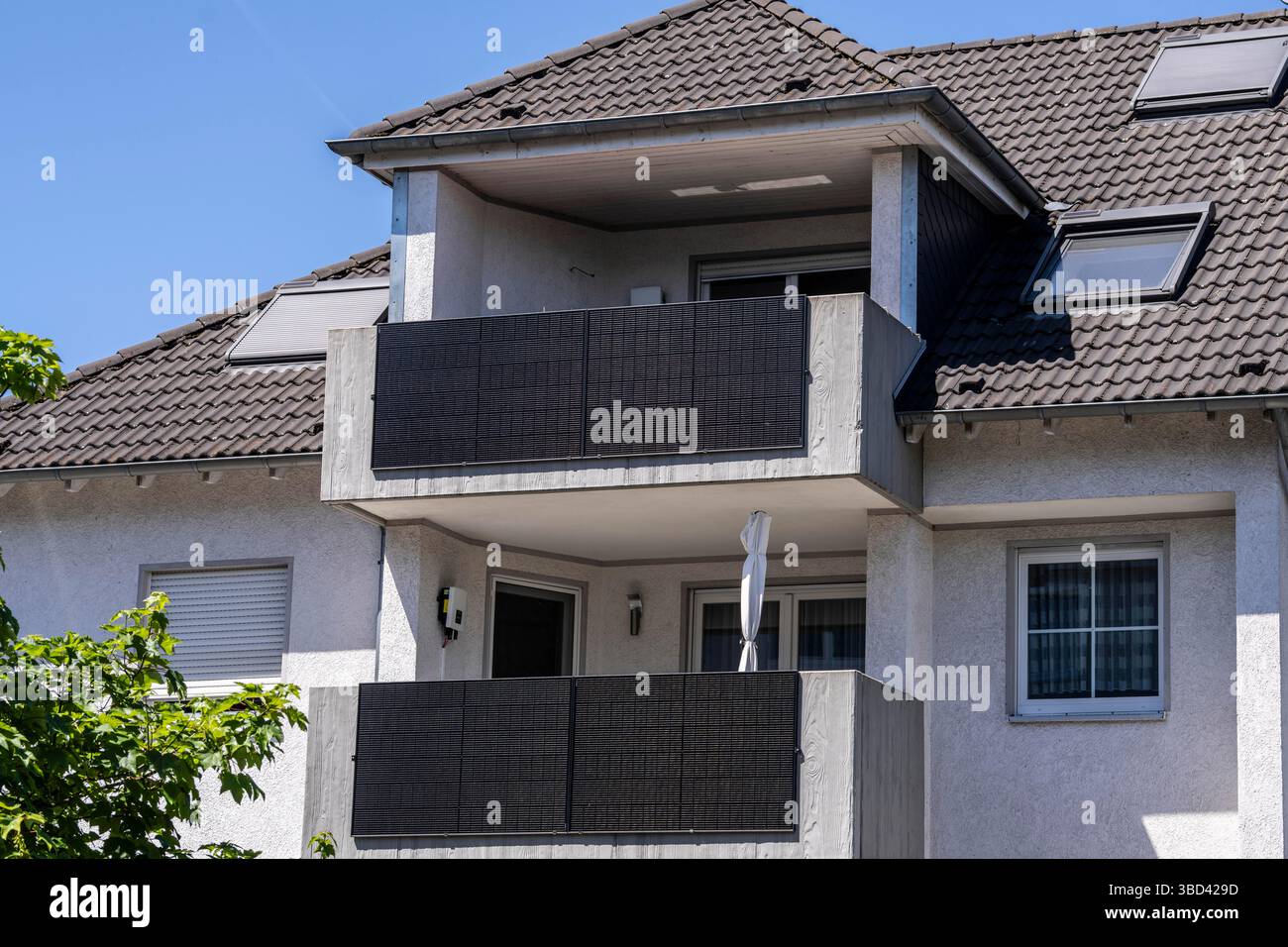 Private balcony power plants and solar modules on balcony railings ...