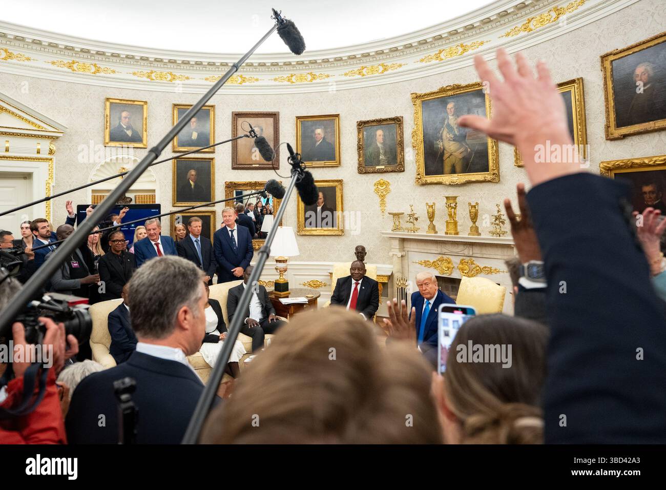 President Donald Trump hosts a bilateral meeting with President of ...