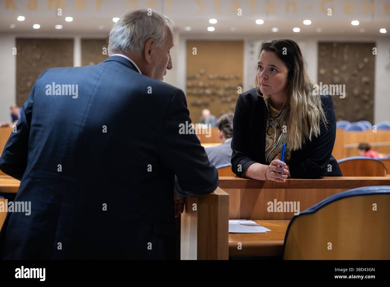 DEN HAAG -Eline Vedder talking with Harm Holman (NSC) during a debate ...