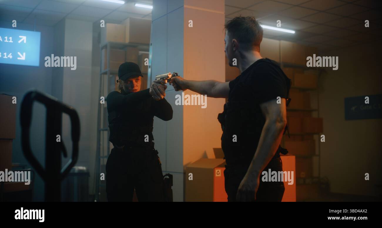 Mexican standoff hi-res stock photography and images - Alamy