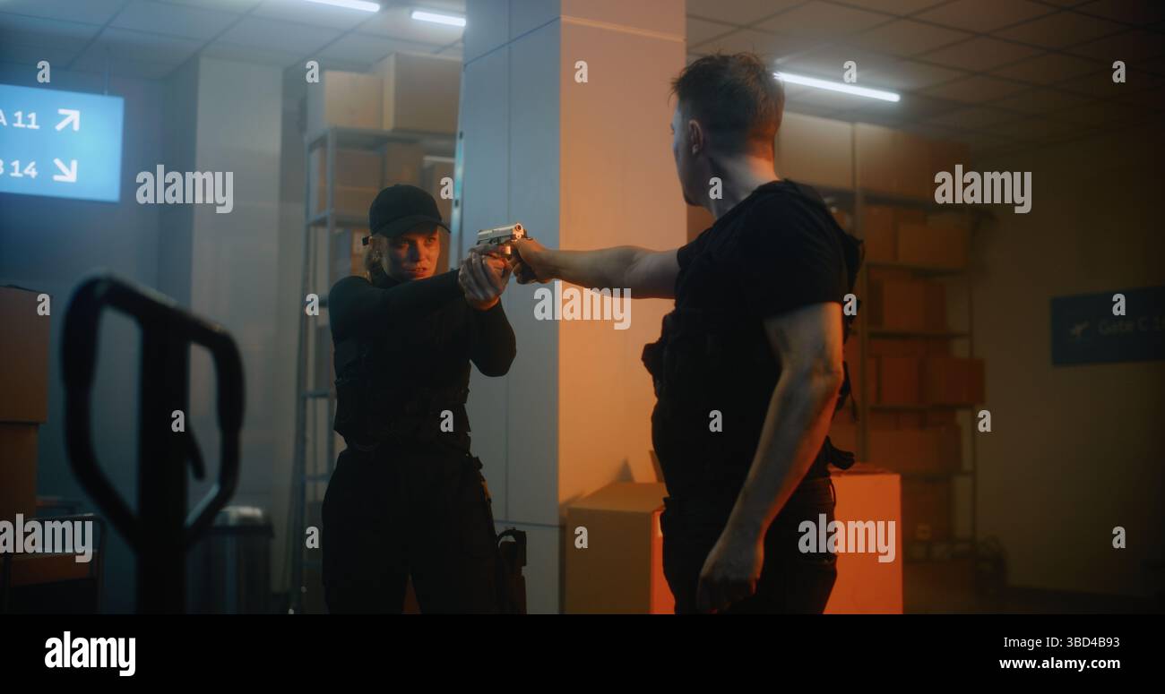 Mexican standoff hi-res stock photography and images - Alamy