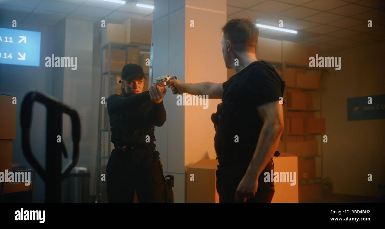Mexican standoff hi-res stock photography and images - Alamy