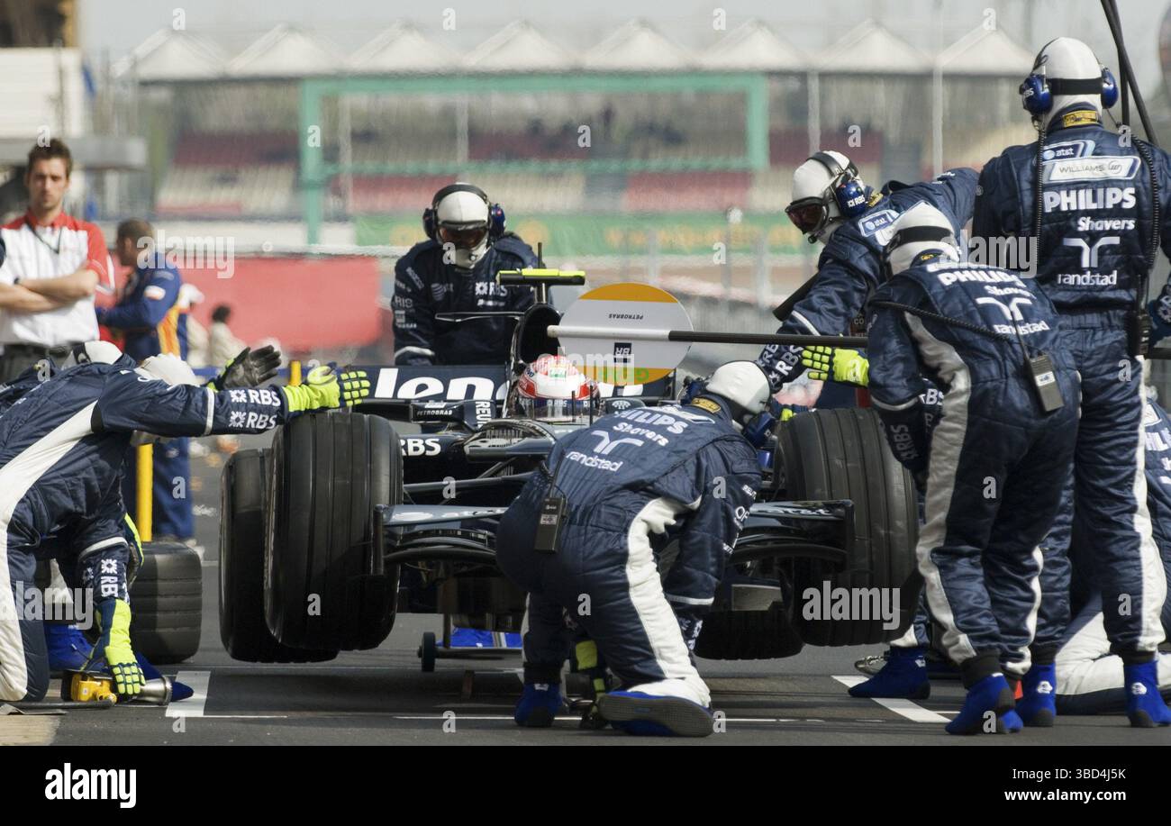 Williams Formula 1 Team during a pit stop surrounded by the pit crew ...
