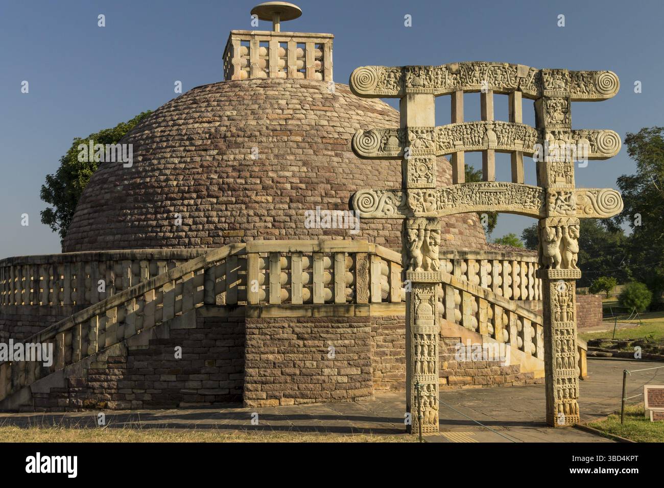 Stupa 3 with a single torana, gateway. Buddhist Monuments at Sanchi ...