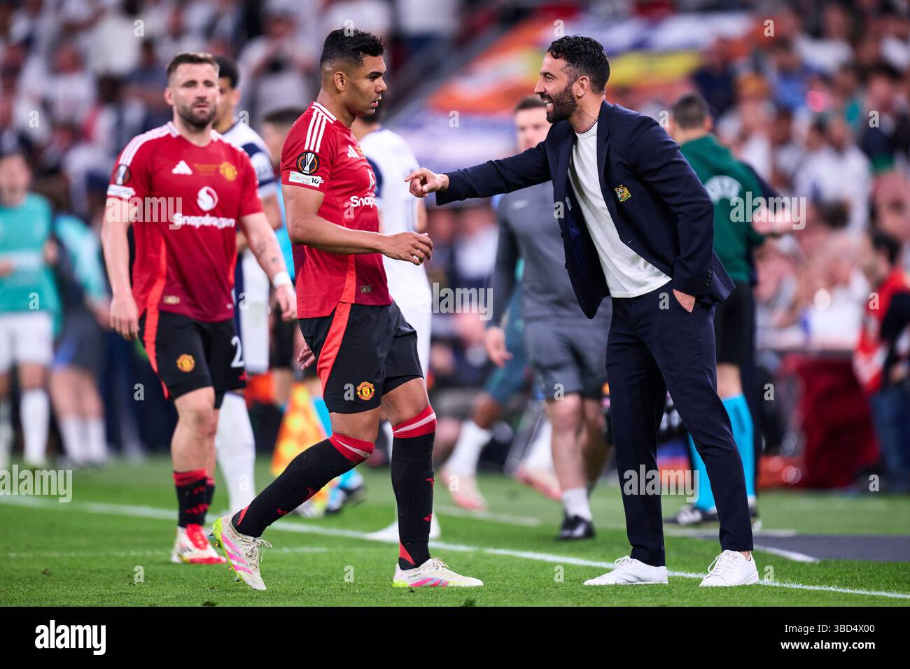 Manchester United head coach Ruben Amorim and Carlos Casimiro of ...