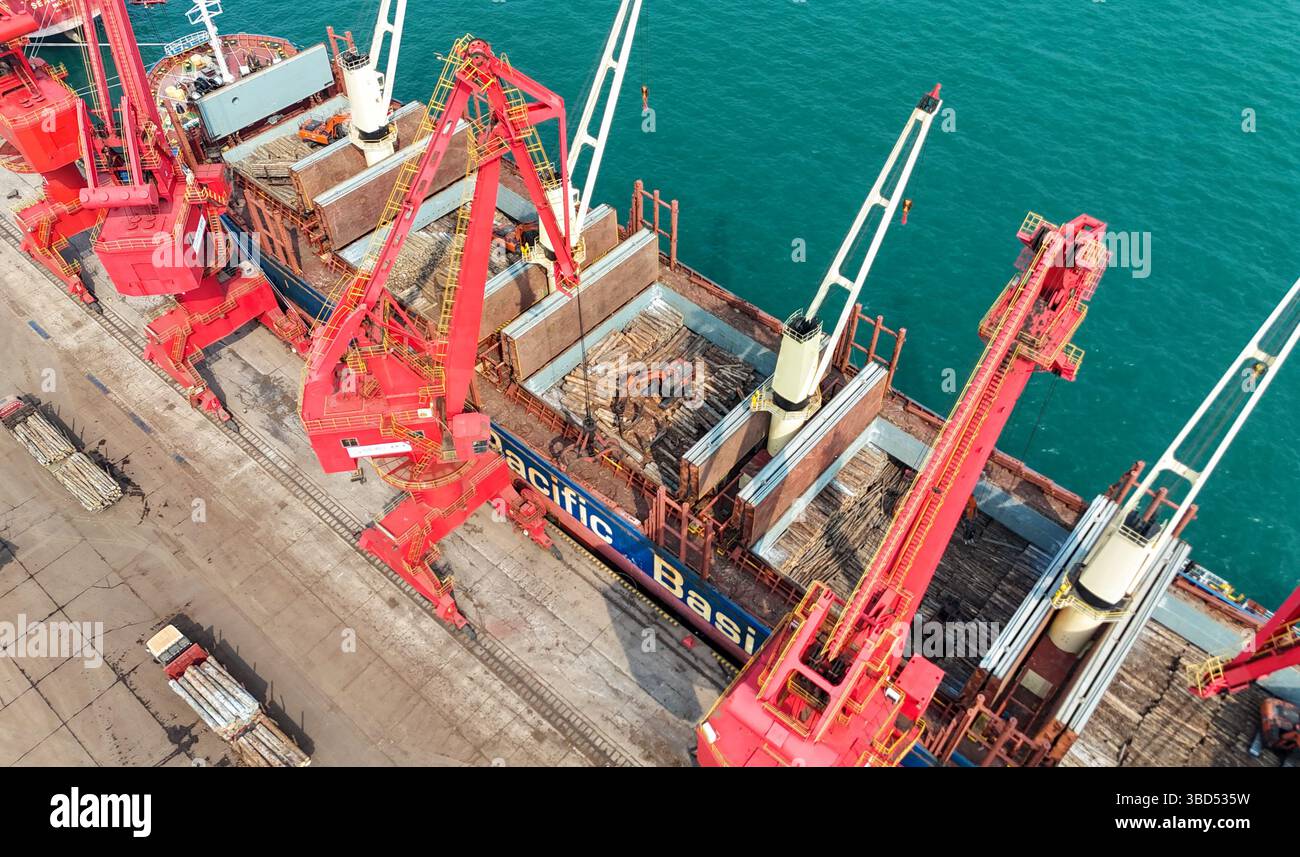 Rizhao, China. 22nd May, 2025. RIZHAO, CHINA - MAY 22, 2025 - A cargo ...