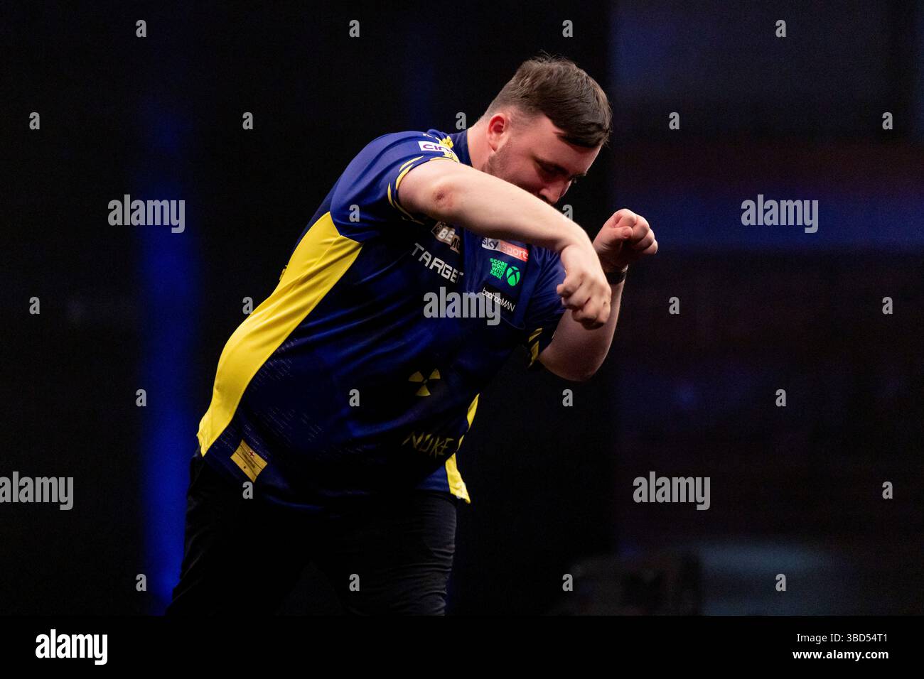 Sheffield, UK. 22nd May, 2025. Luke Littler celebrates winning a leg ...
