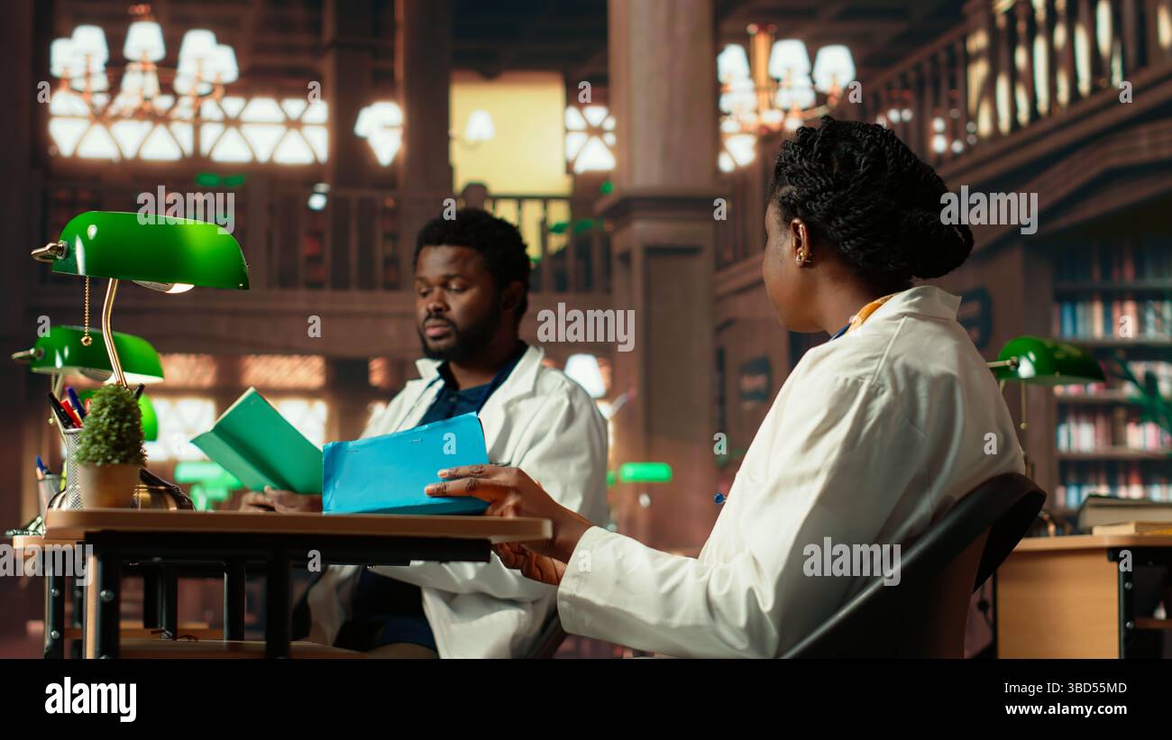 Two medical school scholars hi-res stock photography and images - Alamy