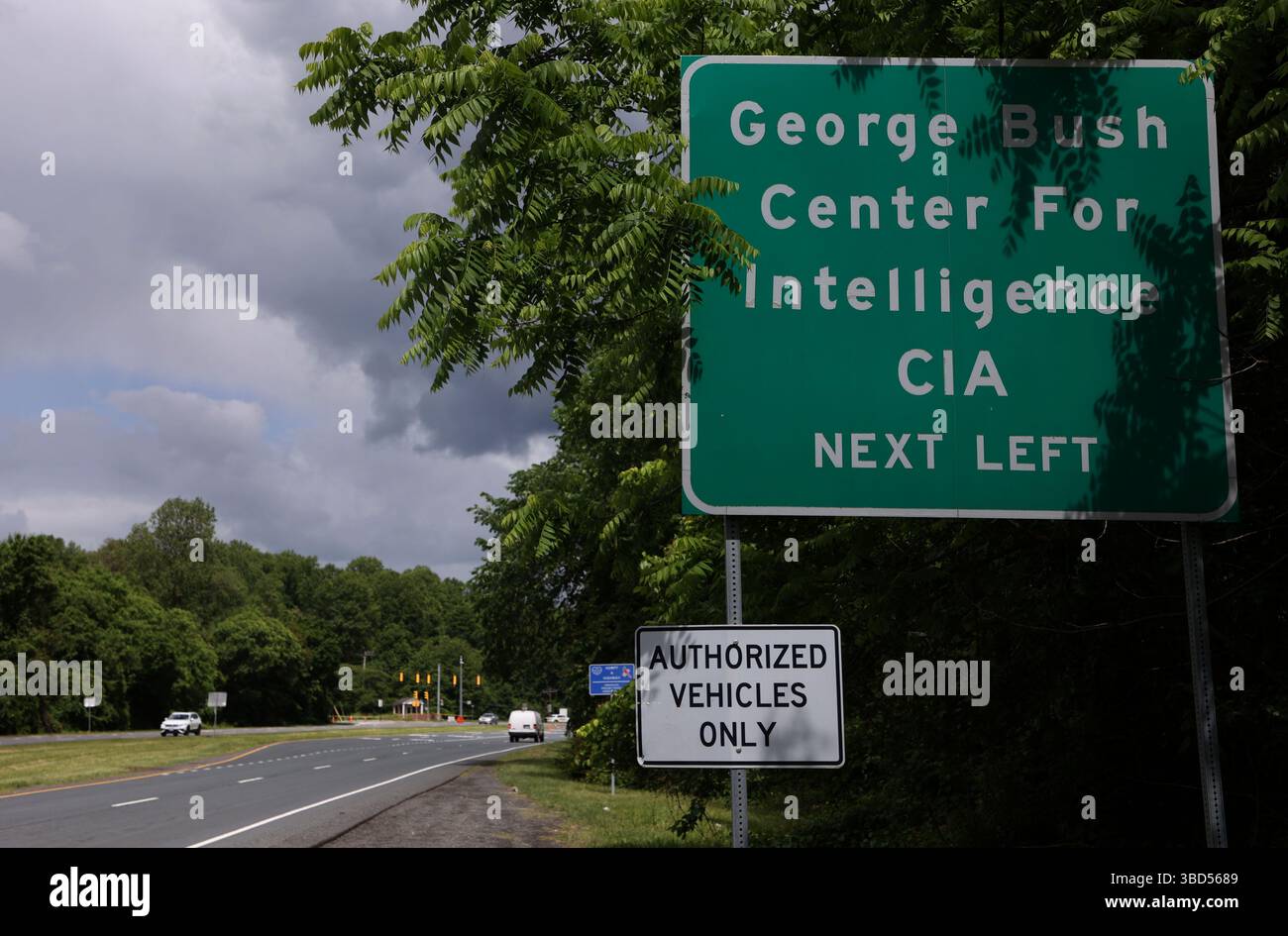Washington Dc, Virginia, USA. 22nd May, 2025. A sign shows the entrance ...