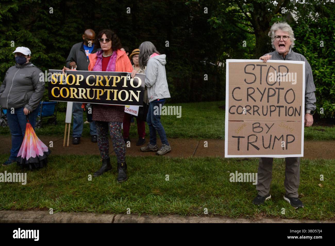 Demonstrators protest near Trump National Golf Club Washington DC ...