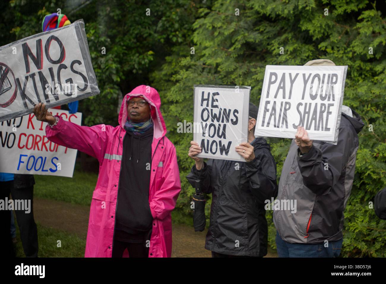 Demonstrators protest near Trump National Golf Club Washington DC ...