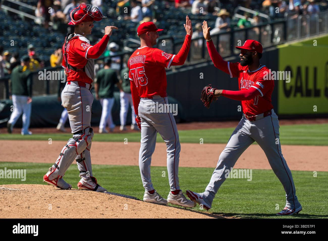 Los Angeles Angels players celebrate their team's win following a ...