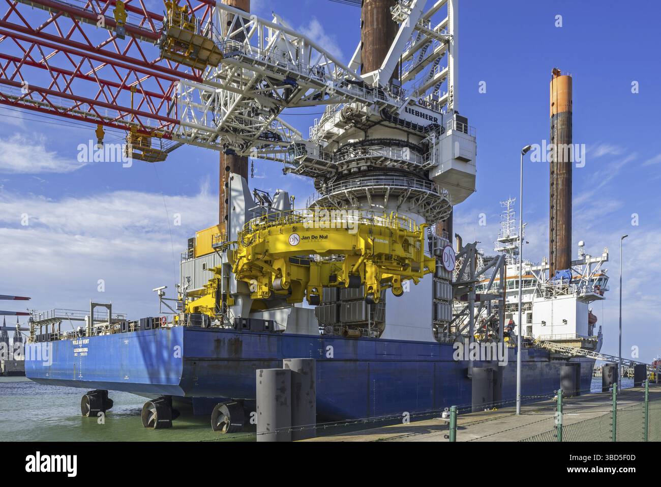 Offshore jack-up installation vessel Vole Au Vent with crane for ...