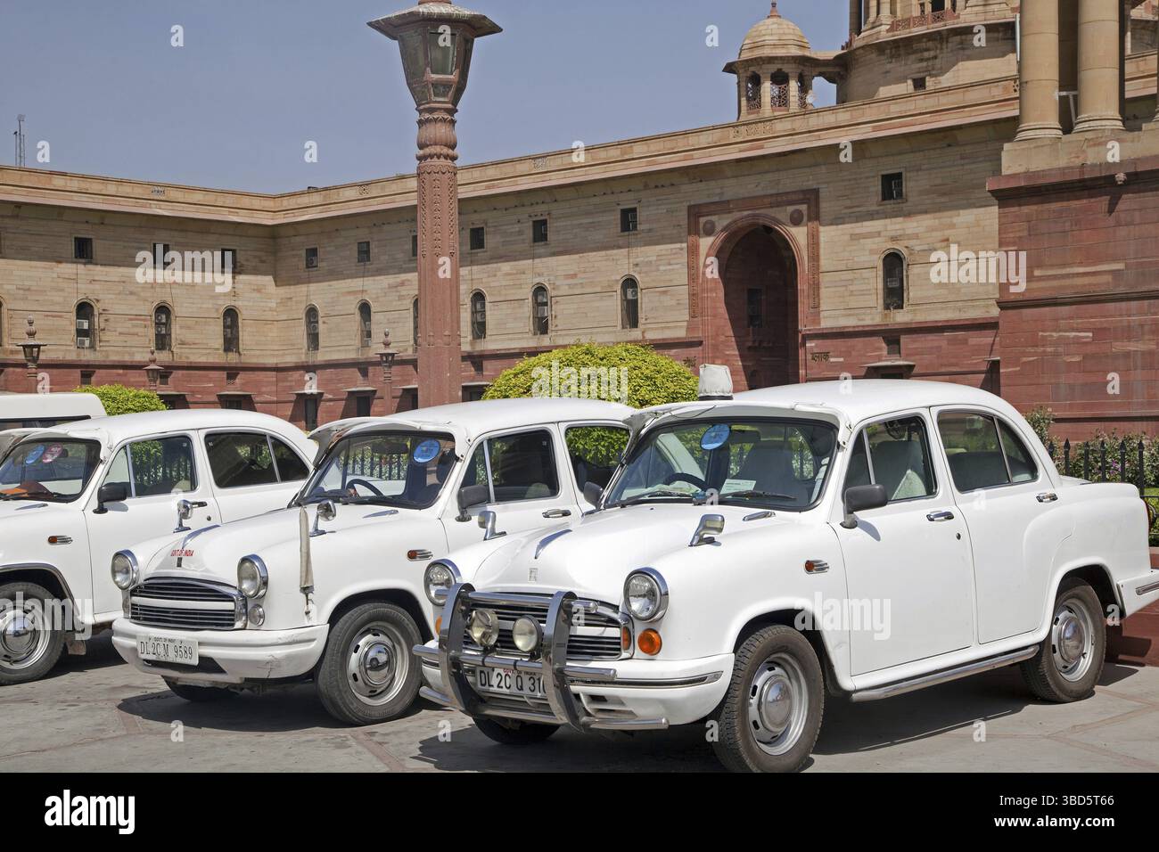 Traditional old fashioned white Indian cars at Rashtrapati Bhavan ...