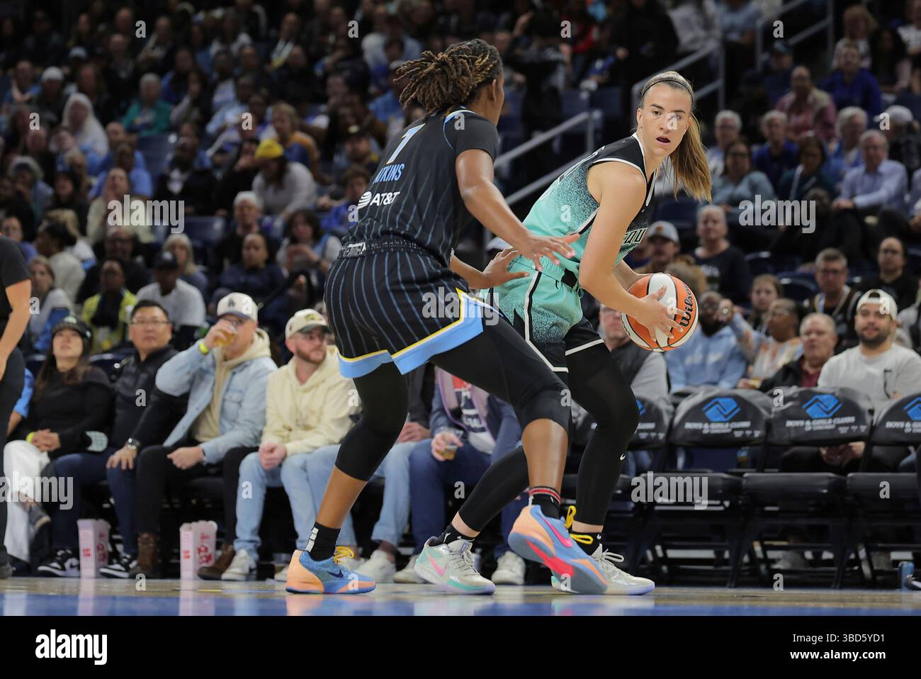 CHICAGO, IL - MAY 22: Ariel Atkins #7 of the Chicago Sky guards Sabrina ...