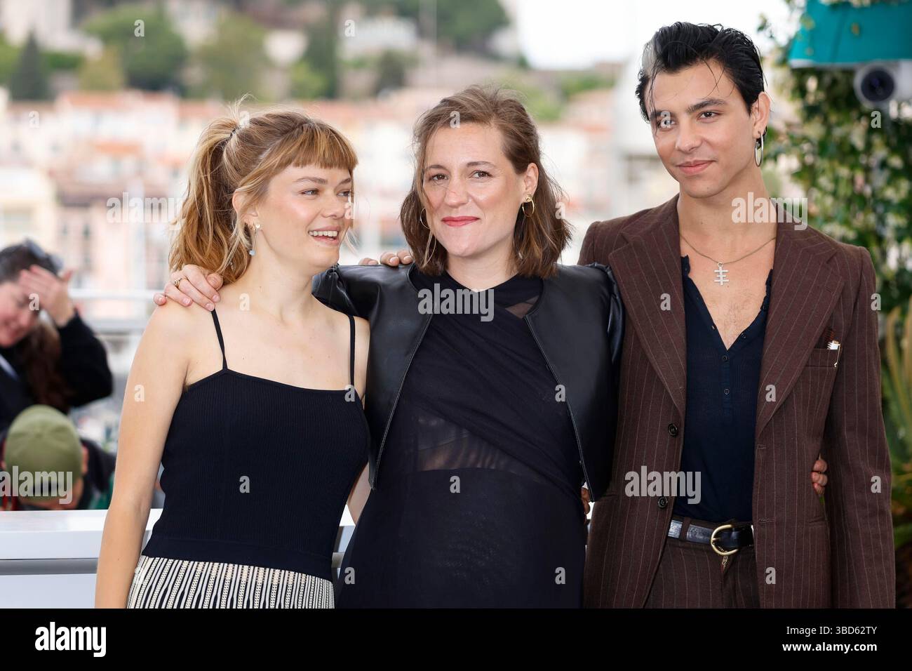 Cannes, Frankreich. 22nd May, 2025. Llucia Garcia, Carla Simon and ...