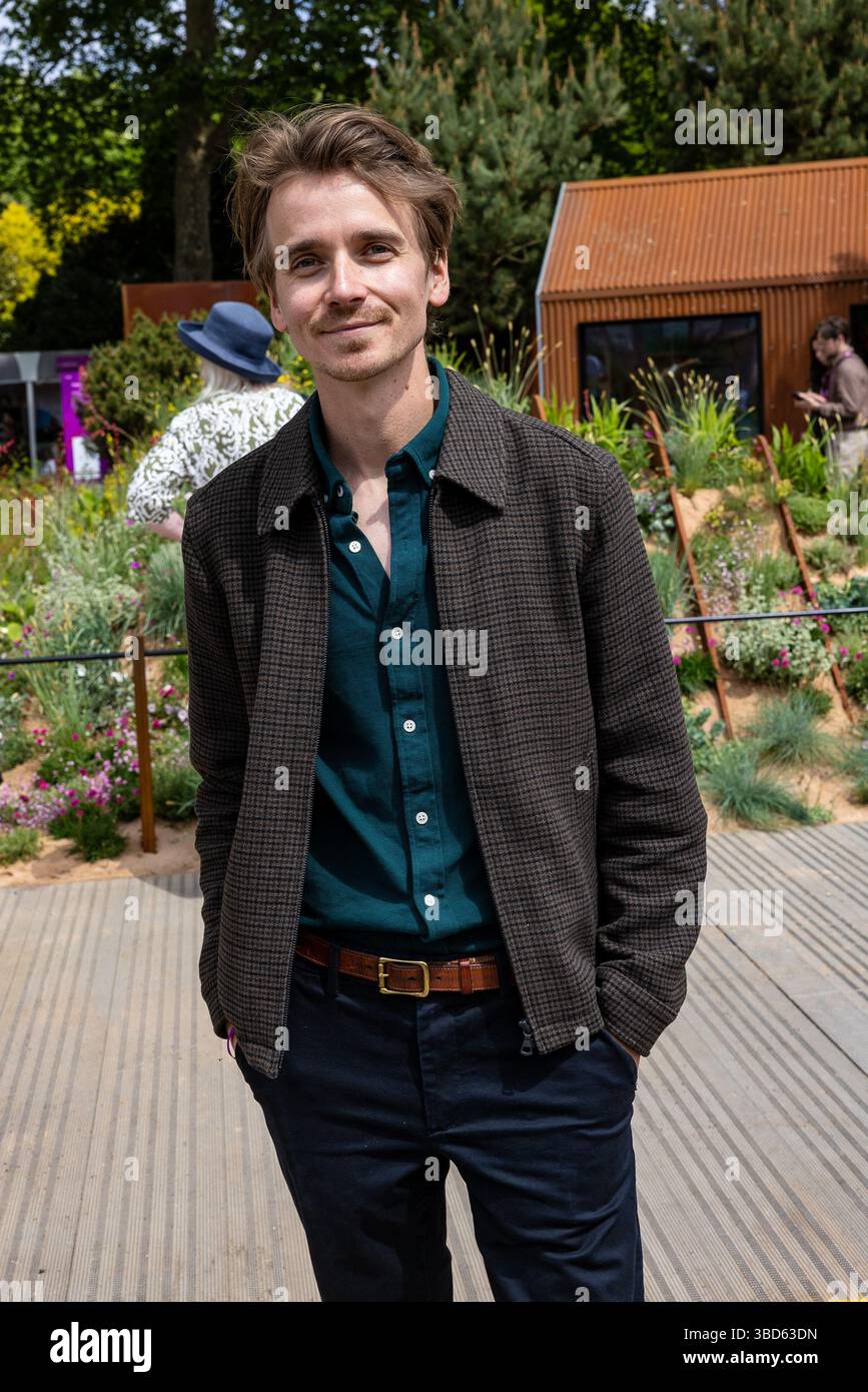 Dozens of celebrities flocked to Chelsea Flower Show enjoying the warm ...