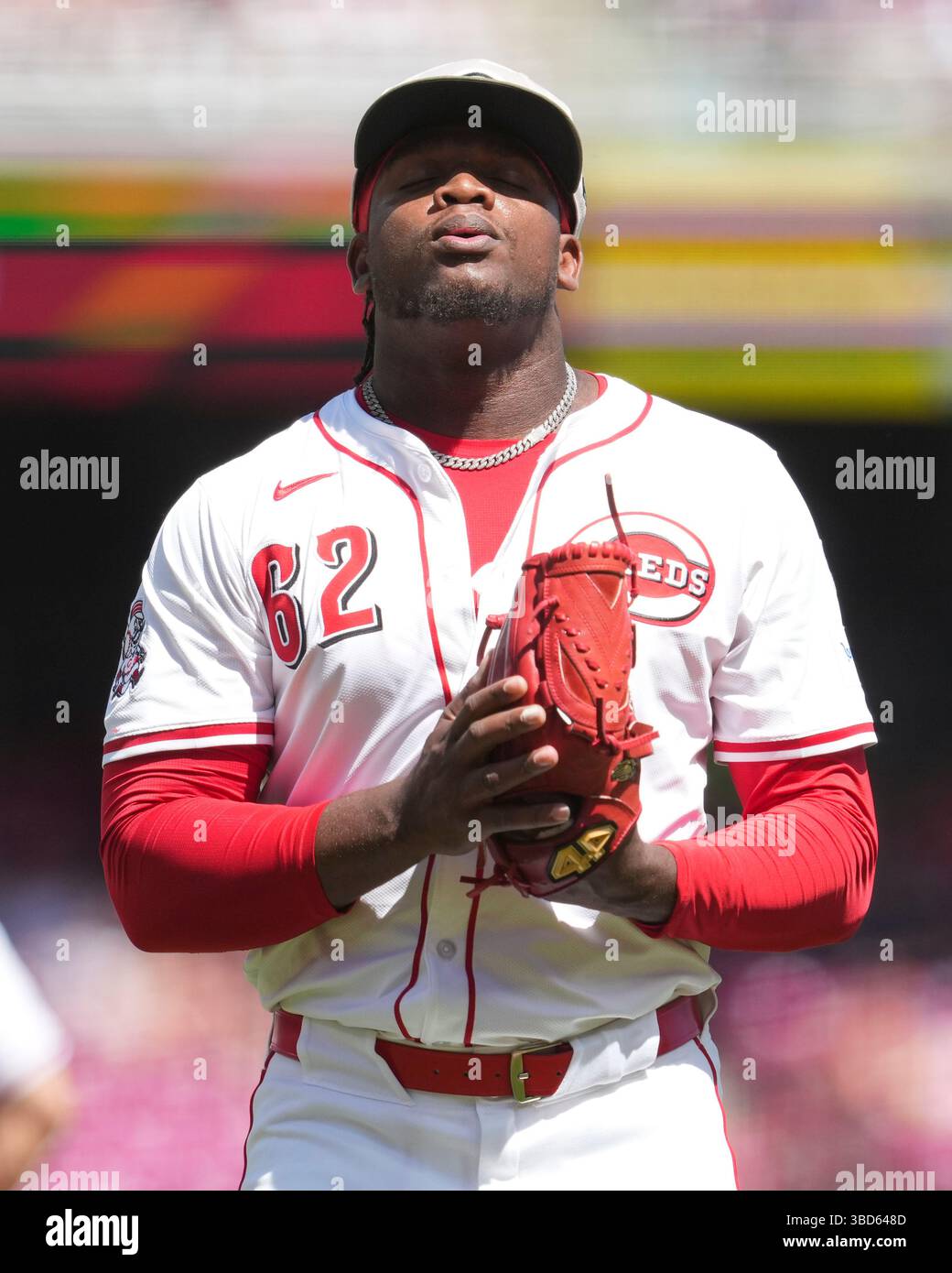 Cincinnati Reds pitcher Luis Mey (62) reacts to a pitching change by ...